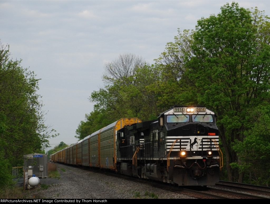 NS 9814 leads a short 18N past CP SULLY on NS's Leoigh Line